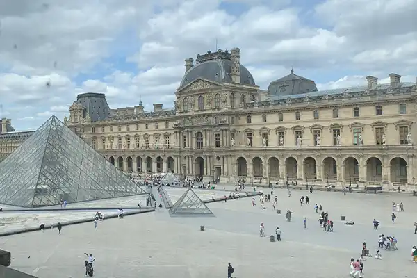 10 Must-See Artworks Inside the Louvre Museum [2024 Guide]